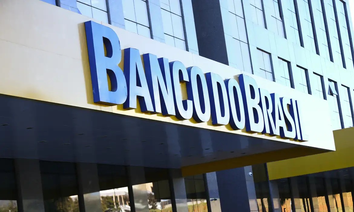 Lucro do Banco do Brasil cai 54% com avanço da crise no agro – Tribuna ...